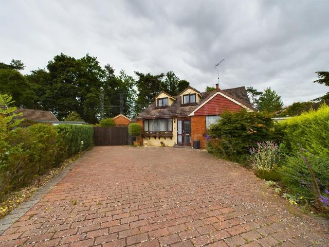 4 bedroom detached bungalow for sale