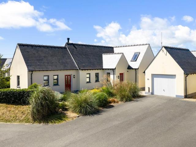 4 bedroom detached bungalow for sale