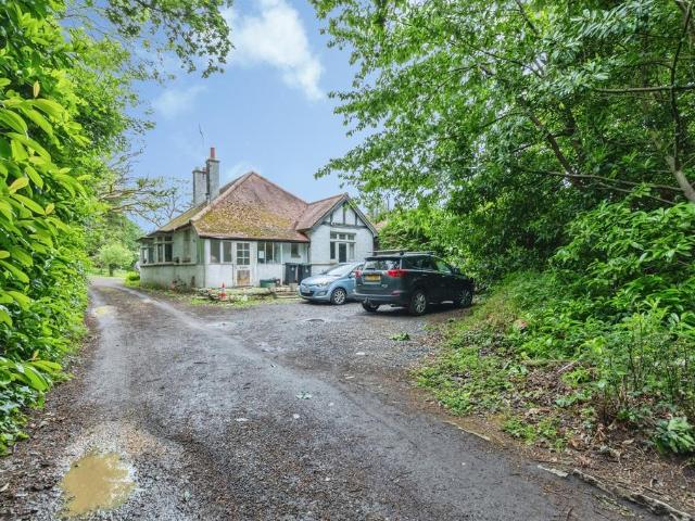 4 bedroom detached bungalow for sale