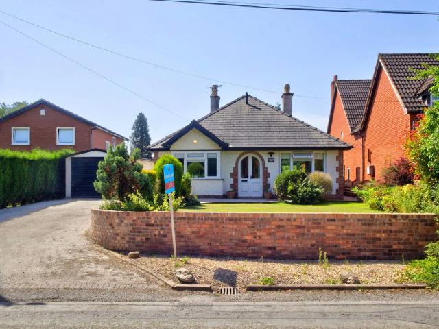 4 bedroom detached bungalow for sale