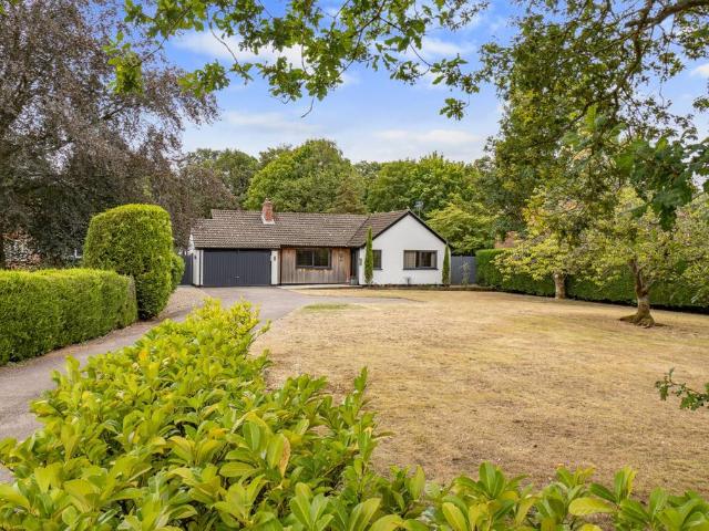 4 bedroom detached bungalow for sale