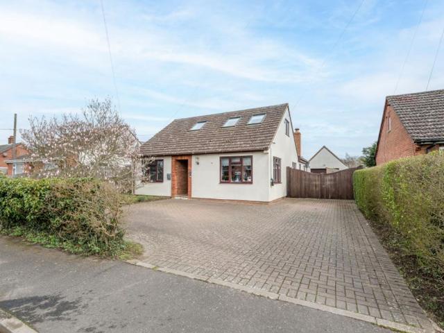 4 bedroom detached bungalow for sale