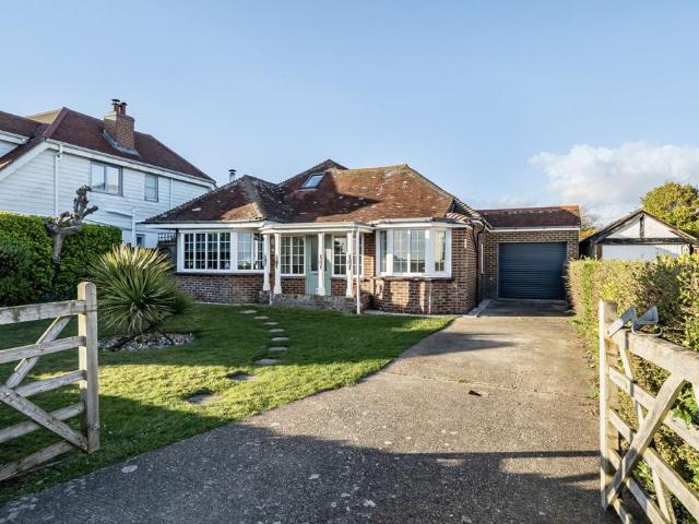 4 bedroom detached bungalow for sale