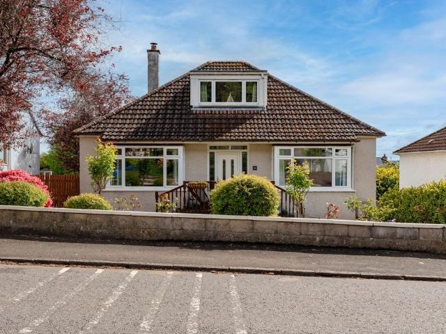 4 bedroom detached bungalow for sale