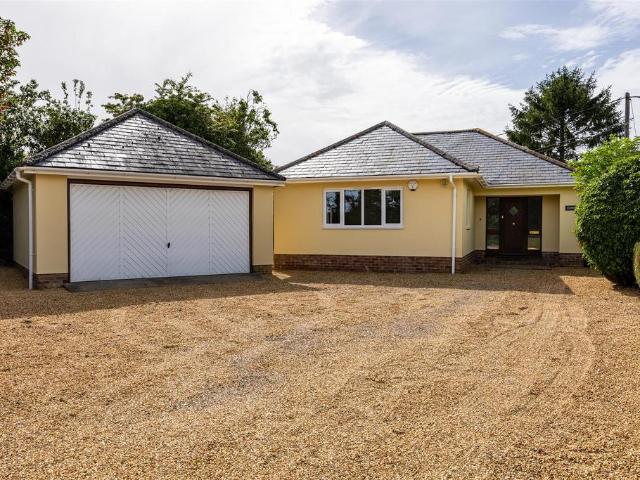 4 bedroom detached bungalow for sale