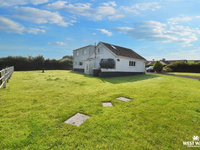 4 bedroom detached bungalow for sale