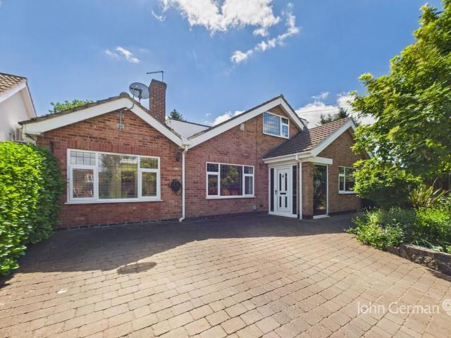 4 bedroom detached bungalow for sale