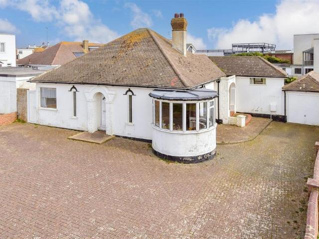 4 bedroom detached bungalow for sale