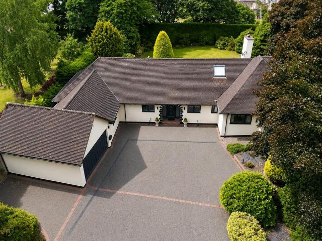 4 bedroom detached bungalow for sale