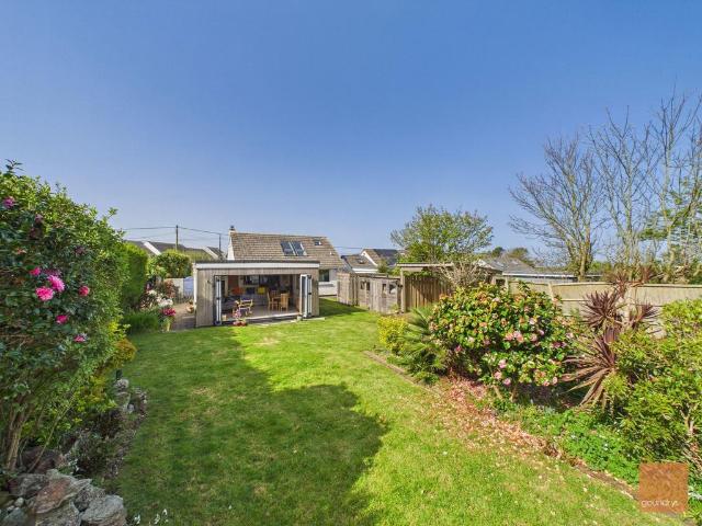 4 bedroom detached bungalow for sale