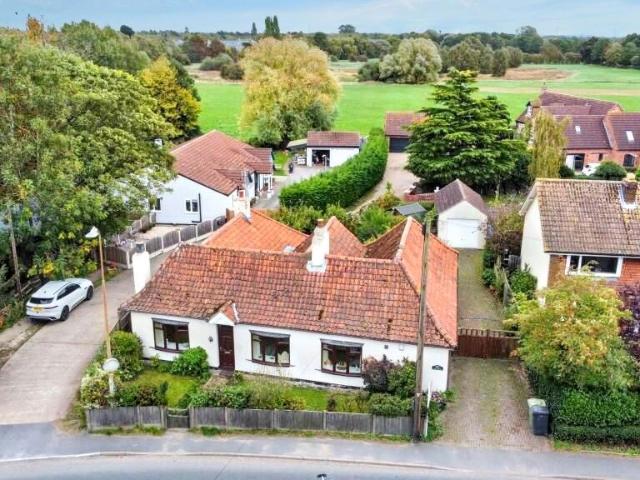 4 bedroom detached bungalow for sale