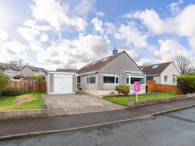 4 bedroom detached bungalow for sale
