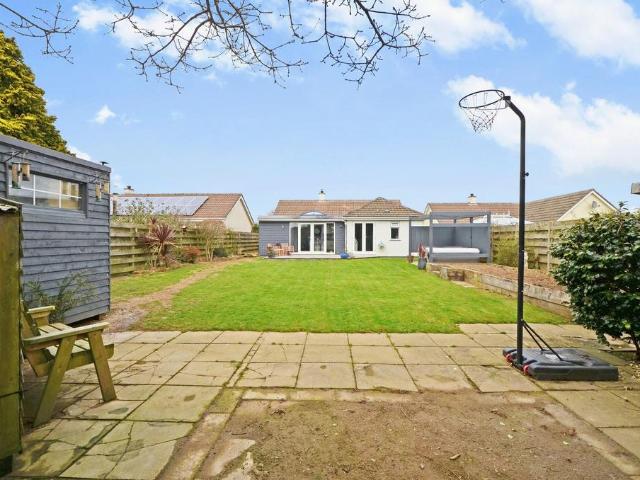 4 bedroom detached bungalow for sale
