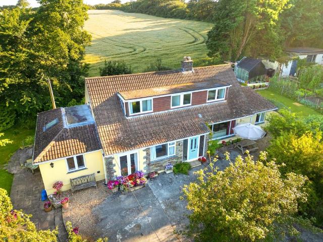 4 bedroom detached bungalow for sale