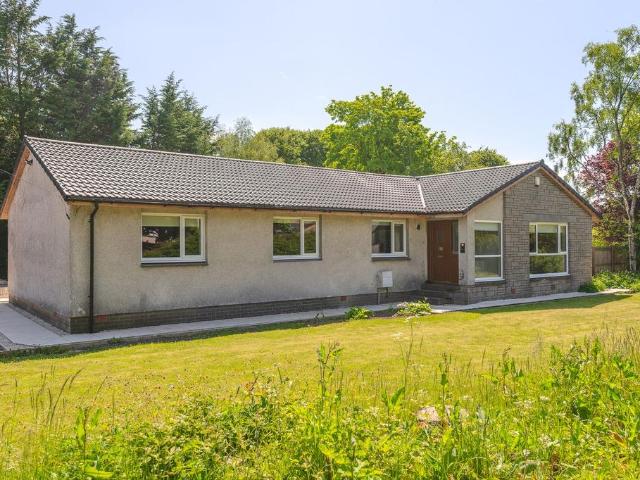 4 bedroom detached bungalow for sale