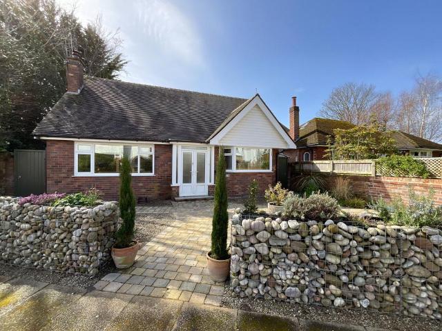 4 bedroom detached bungalow for sale