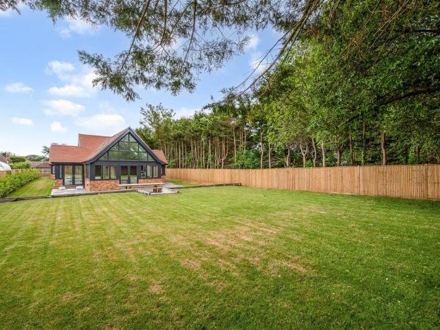 4 bedroom detached bungalow for sale