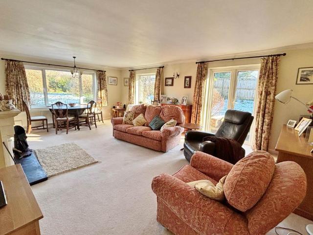 4 bedroom detached bungalow for sale