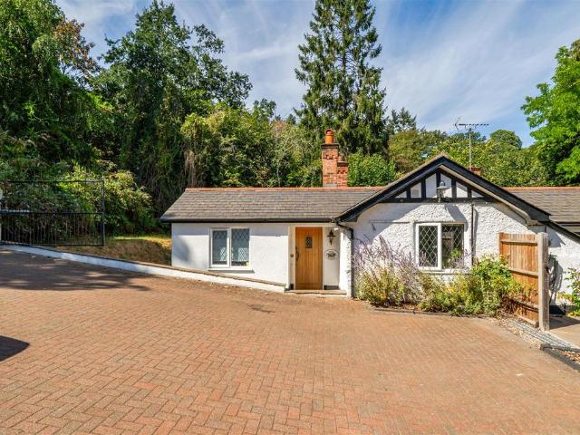 4 bedroom detached bungalow for sale