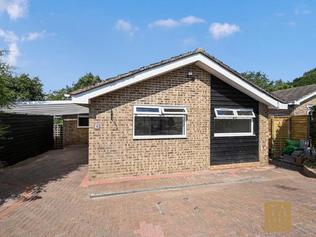 4 bedroom detached bungalow for sale