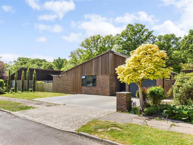 4 bedroom detached bungalow for sale