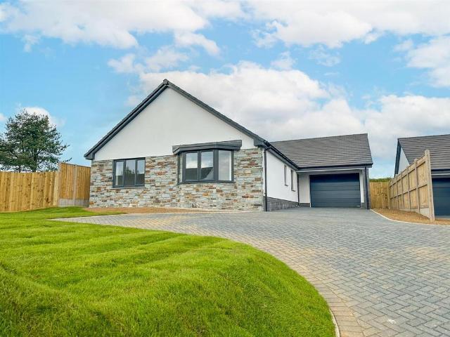 4 bedroom detached bungalow for sale