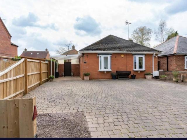 4 bedroom detached bungalow for sale