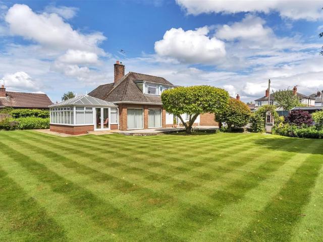 4 bedroom detached bungalow for sale