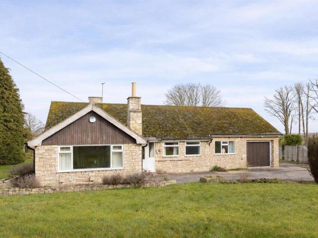 4 bedroom detached bungalow for sale