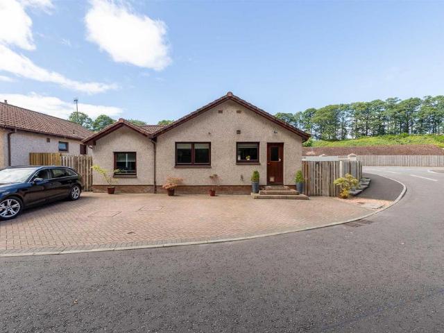 4 bedroom detached bungalow for sale