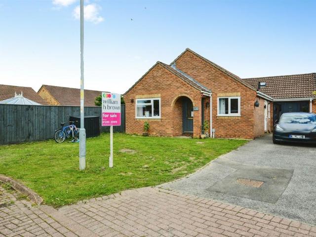4 bedroom detached bungalow for sale