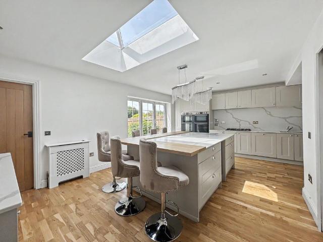 4 bedroom detached bungalow for sale