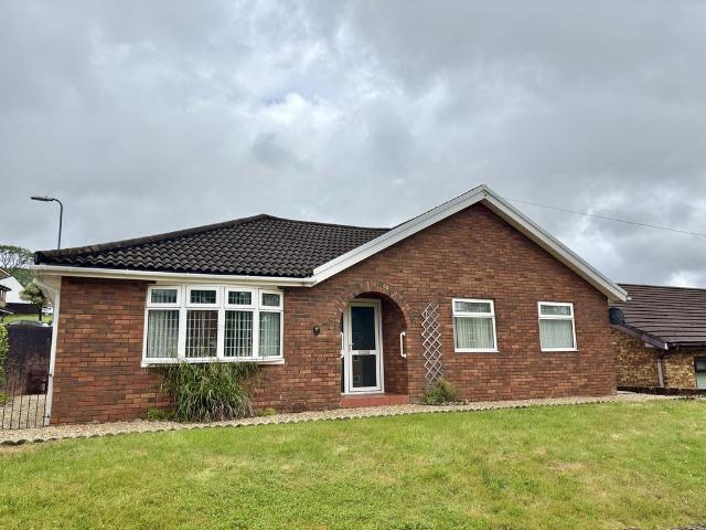 4 bedroom detached bungalow for sale