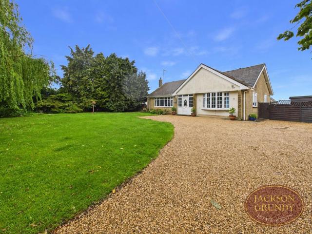 4 bedroom detached bungalow for sale