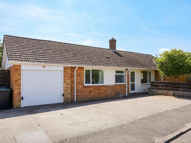4 bedroom detached bungalow for sale