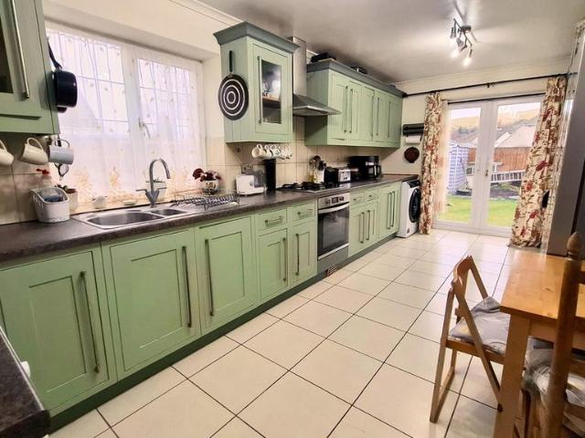 4 bedroom detached bungalow for sale