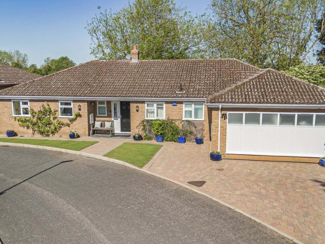 4 bedroom detached bungalow for sale