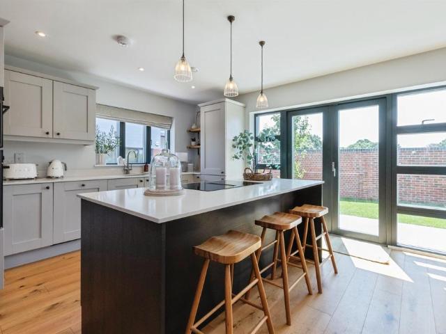 4 bedroom detached bungalow for sale