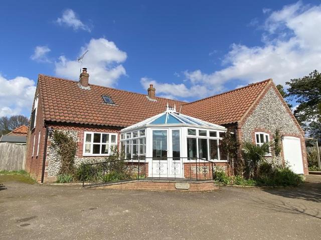 4 bedroom detached bungalow for sale
