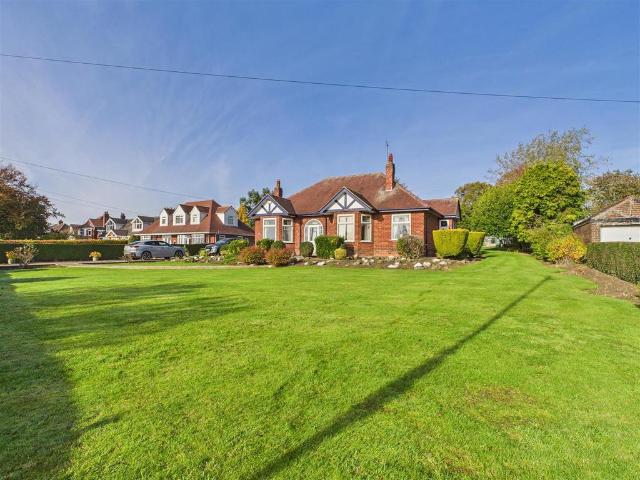4 bedroom detached bungalow for sale
