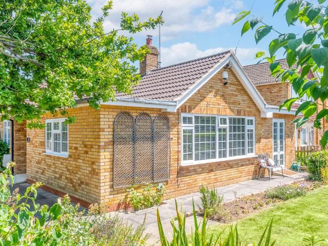 4 bedroom detached bungalow for sale