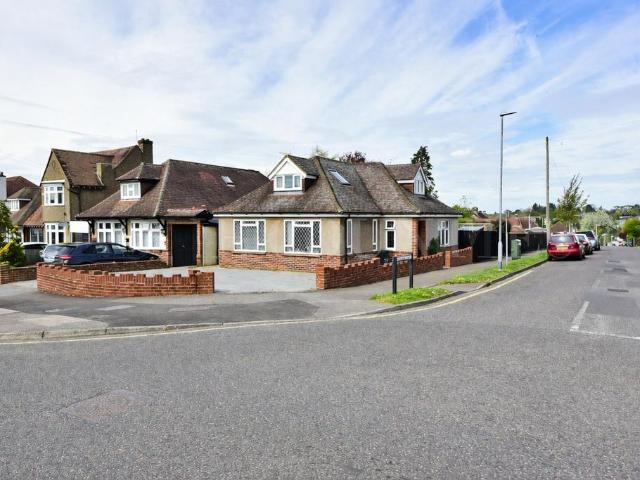 4 bedroom detached bungalow for sale