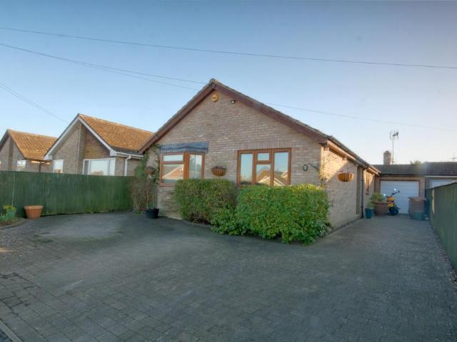 4 bedroom detached bungalow for sale