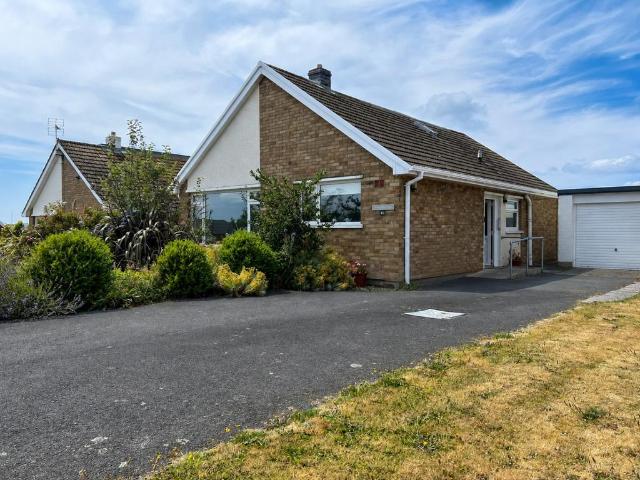 4 bedroom detached bungalow for sale