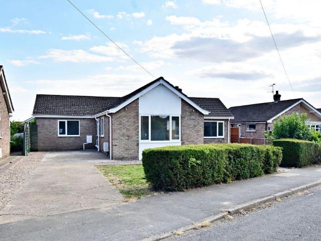4 bedroom detached bungalow for sale