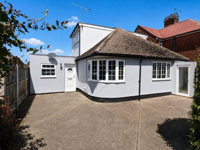 4 bedroom detached bungalow for sale
