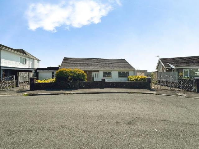 4 bedroom detached bungalow for sale
