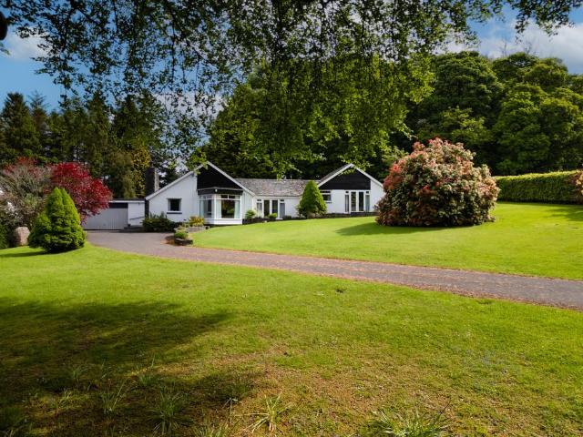 4 bedroom detached bungalow for sale