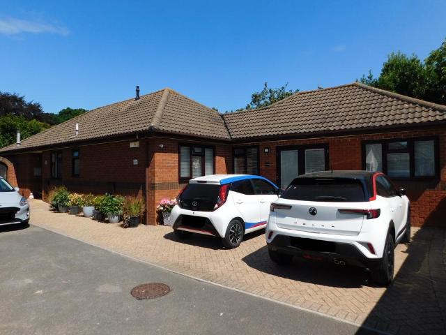 4 bedroom detached bungalow for sale