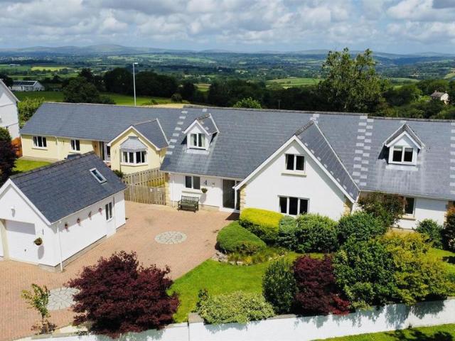 4 bedroom detached bungalow for sale